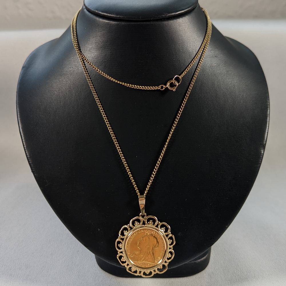 Pre-owned 22ct Gold 1895 Full Sovereign with 9ct Mounted Pendant and ...
